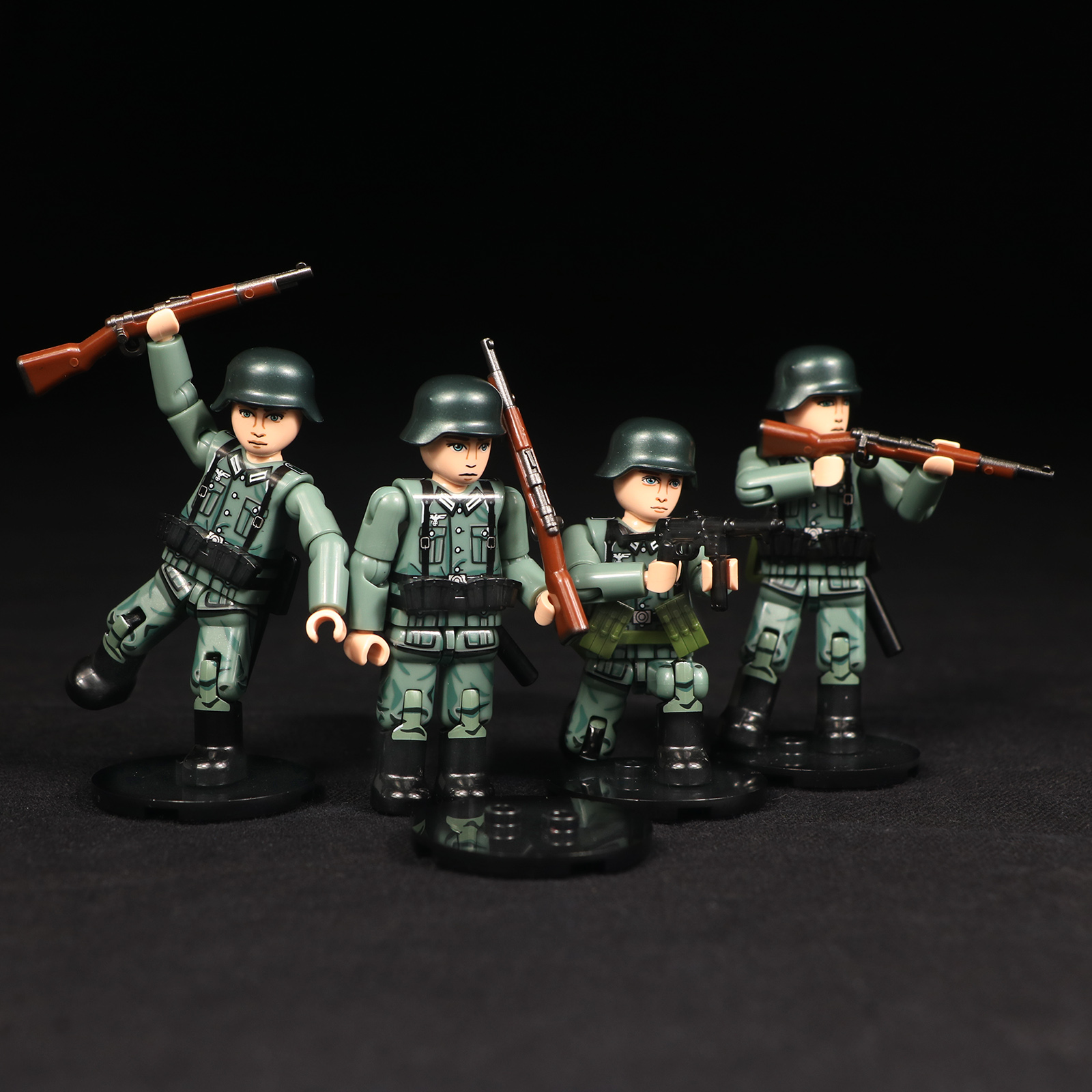 WW2 German Infantry Rifleman Midfigure 4-Men Squad